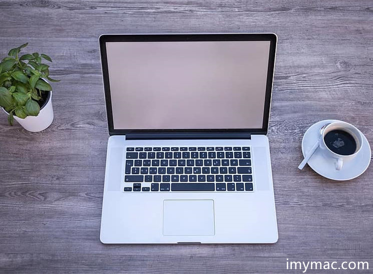 So beheben Sie einen Mac, der auf einem weißen Bildschirm hängen bleibt ...